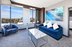 Secretária, secretária adequada para computadores portáteis 