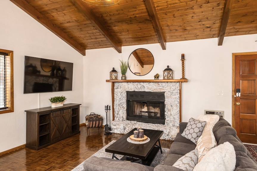 Cabin W/rustic Charm, Modern Perks & Pine Views - Mormon Lake, AZ