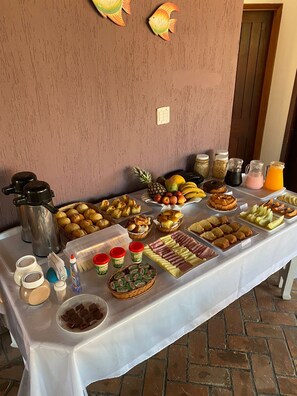 Pequeno-almoço tipo buffet diário incluído 