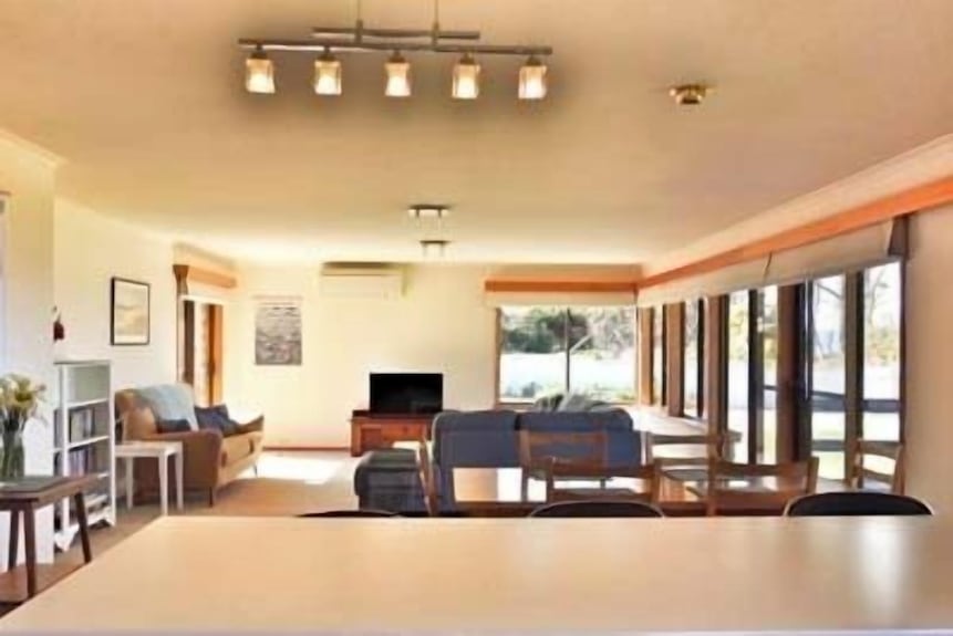 Sea Eagle, Dover's Beautiful Roaring Beach - 塔斯馬尼亞州