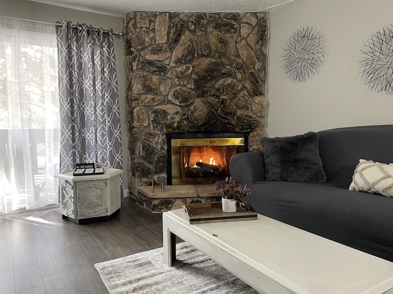 Fully Remodeled, Next To Ski Lift, Very Spacious - Angel Fire, NM