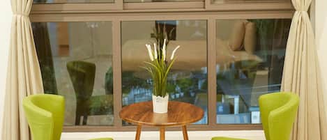 Suite-Estúdio Panorâmica | Com decoração personalizada, com mobília individualizada, secretária