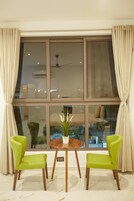 Suíte estúdio panorâmica | Individualmente decorados, individualmente mobiliados, escrivaninha