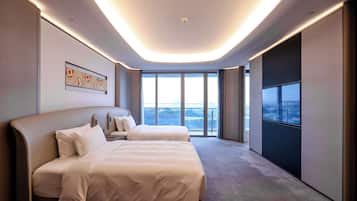 Quarto Standard, 2 camas de casal, vista para o rio | Roupa de alta qualidade, edredões de penas, minibar com produtos grátis