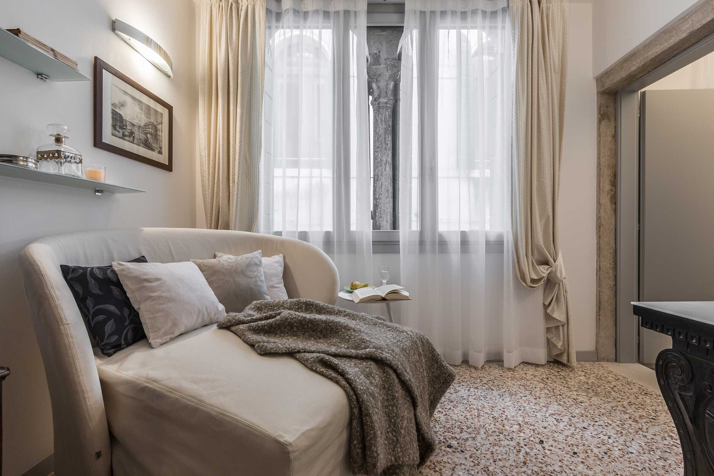 Venetian Apartment In Historic Castello District - ヴェネツィア