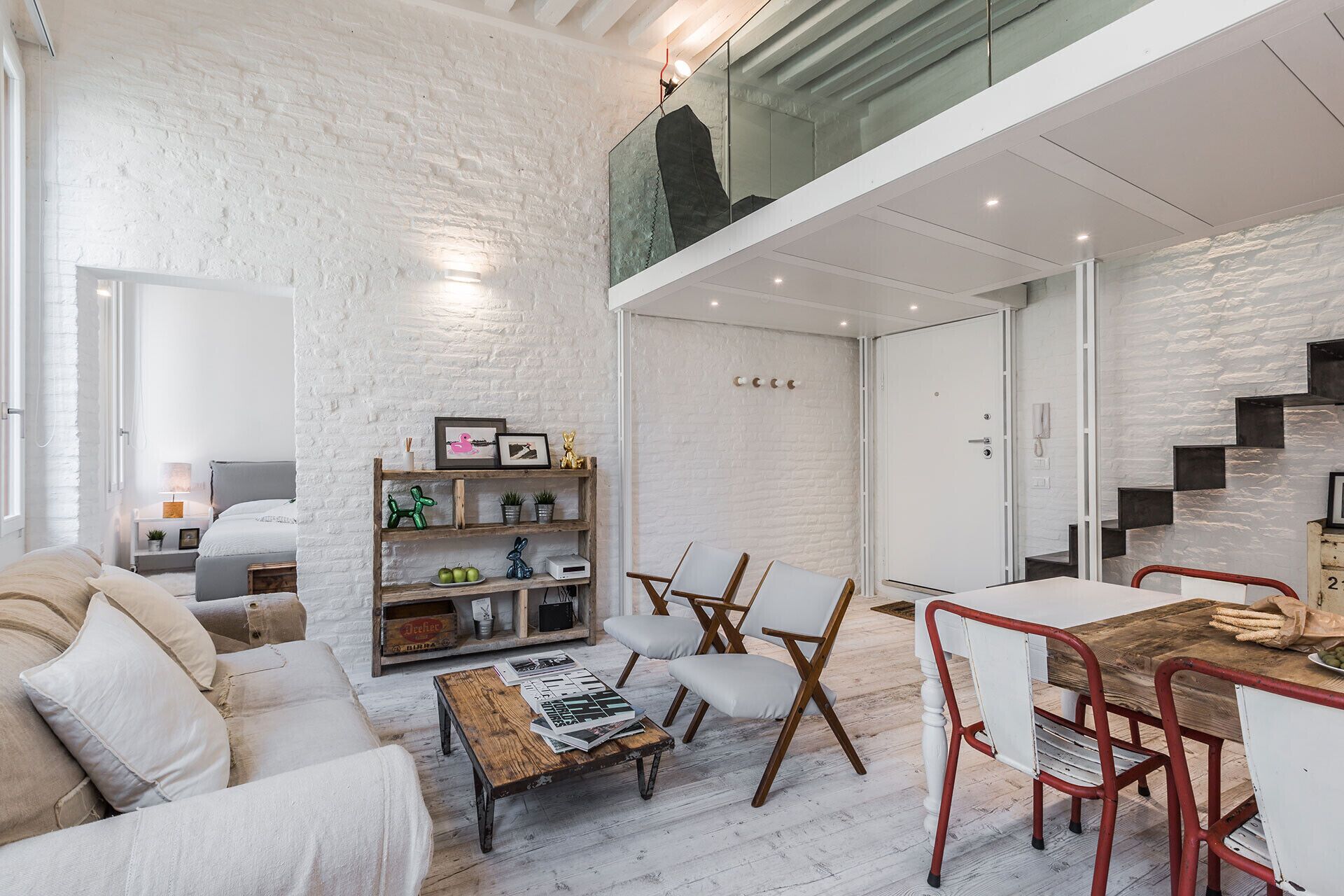 Stylish Apartment With Industrial-vintage Furniture - Venedig