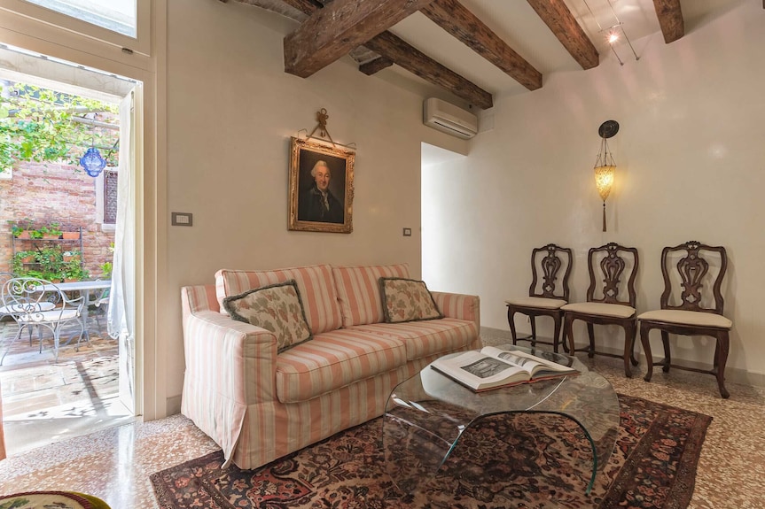 Quiet And Classy Venetian Home With Private Courtyard - Venice