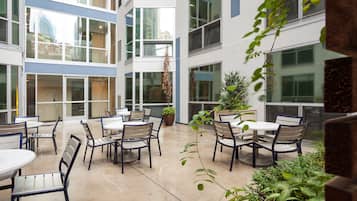 Apartamento, 2 quartos | Terrenos do alojamento