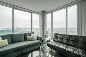 Apartamento, 2 quartos | Sala de estar | TV de ecrã plano, Netflix 
