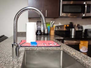 Apartamento, 2 quartos | Cozinha privada | Um forno, uma cafeteira/bule, uma torradeira 