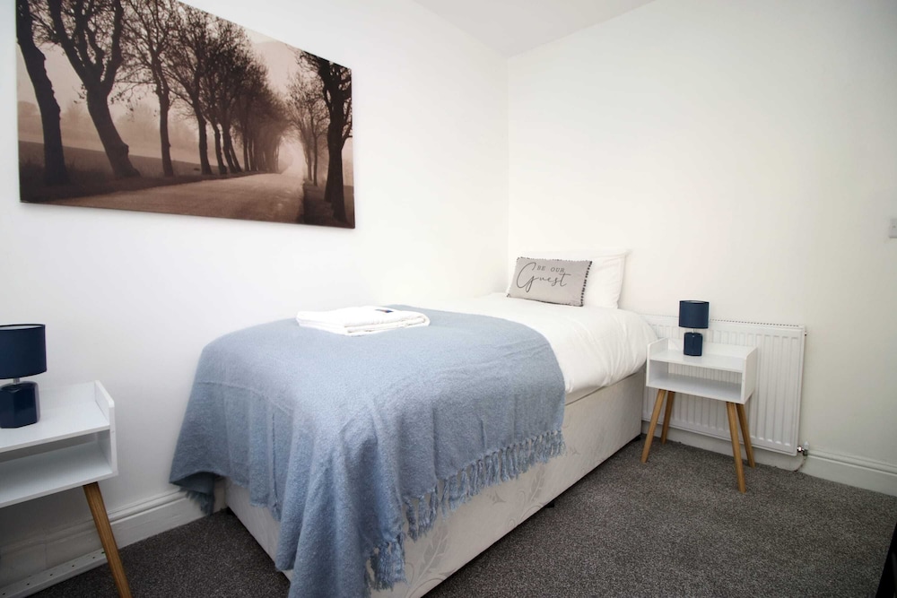 Herbert House: Rhondda Valley By Staystaycations - South Wales