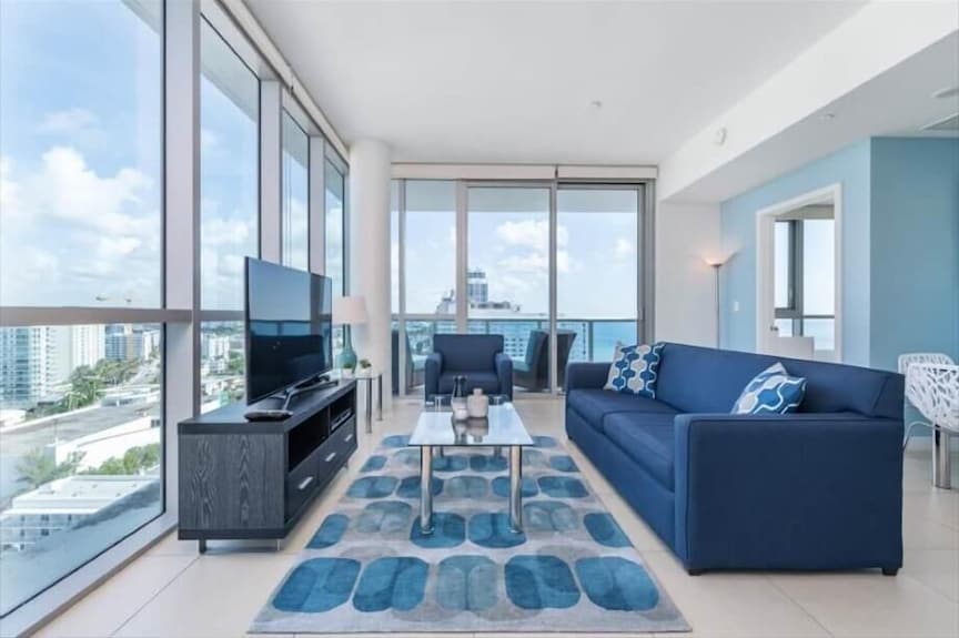 Bay Front | Sweeping Bay Views | Upscale Amenities | Miami Beach - Miami Beach, FL