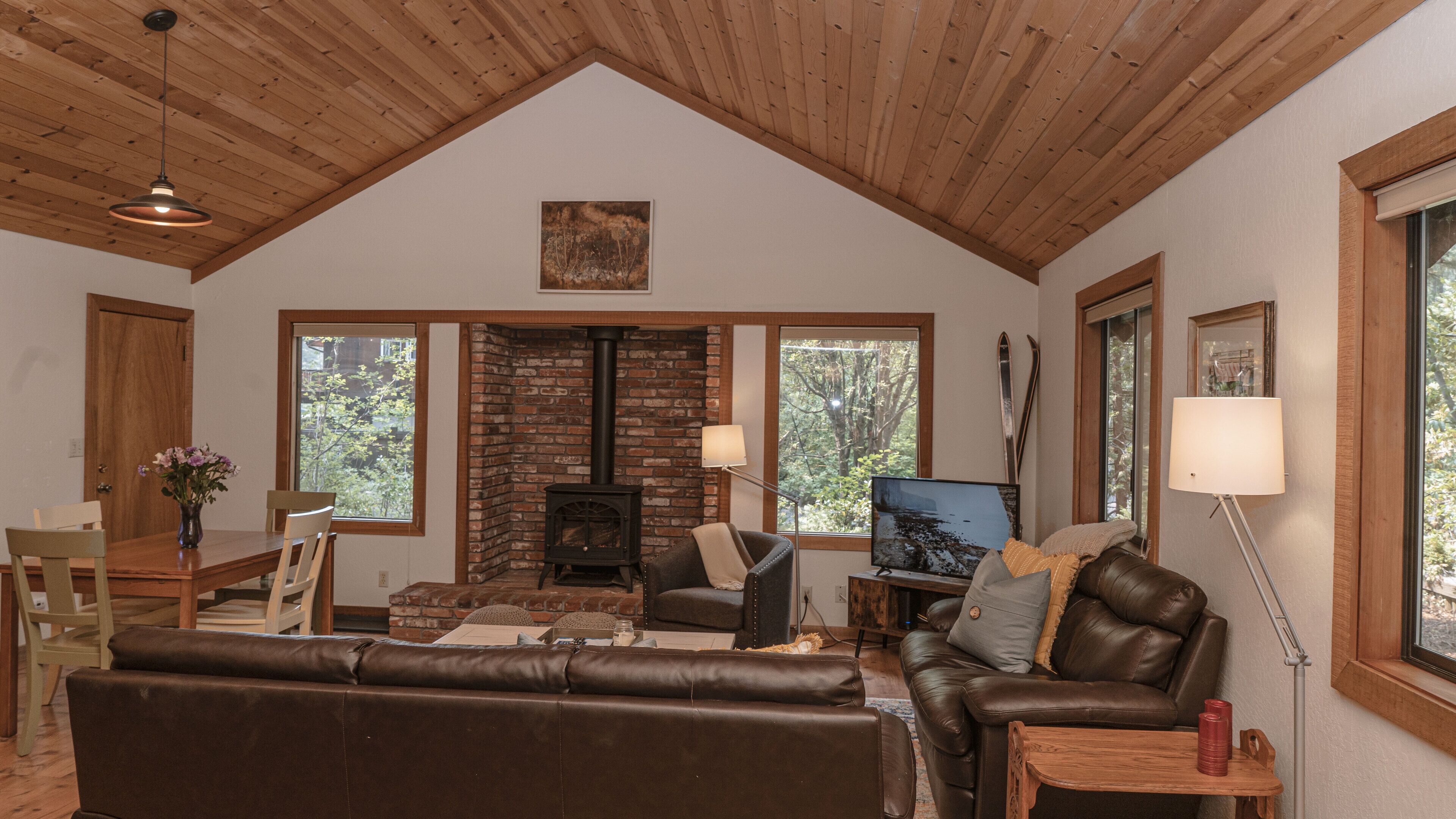 Clean & Cozy. Walk To 3 Beaches. Dog Friendly. - Tahoe City, CA