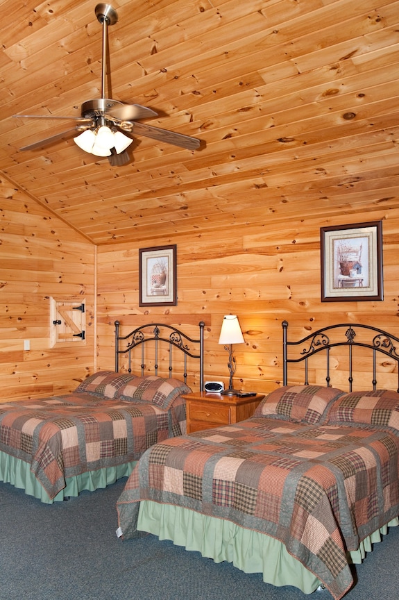 Private Cabin With Two Double Beds (Sleeps 4) - Maryland