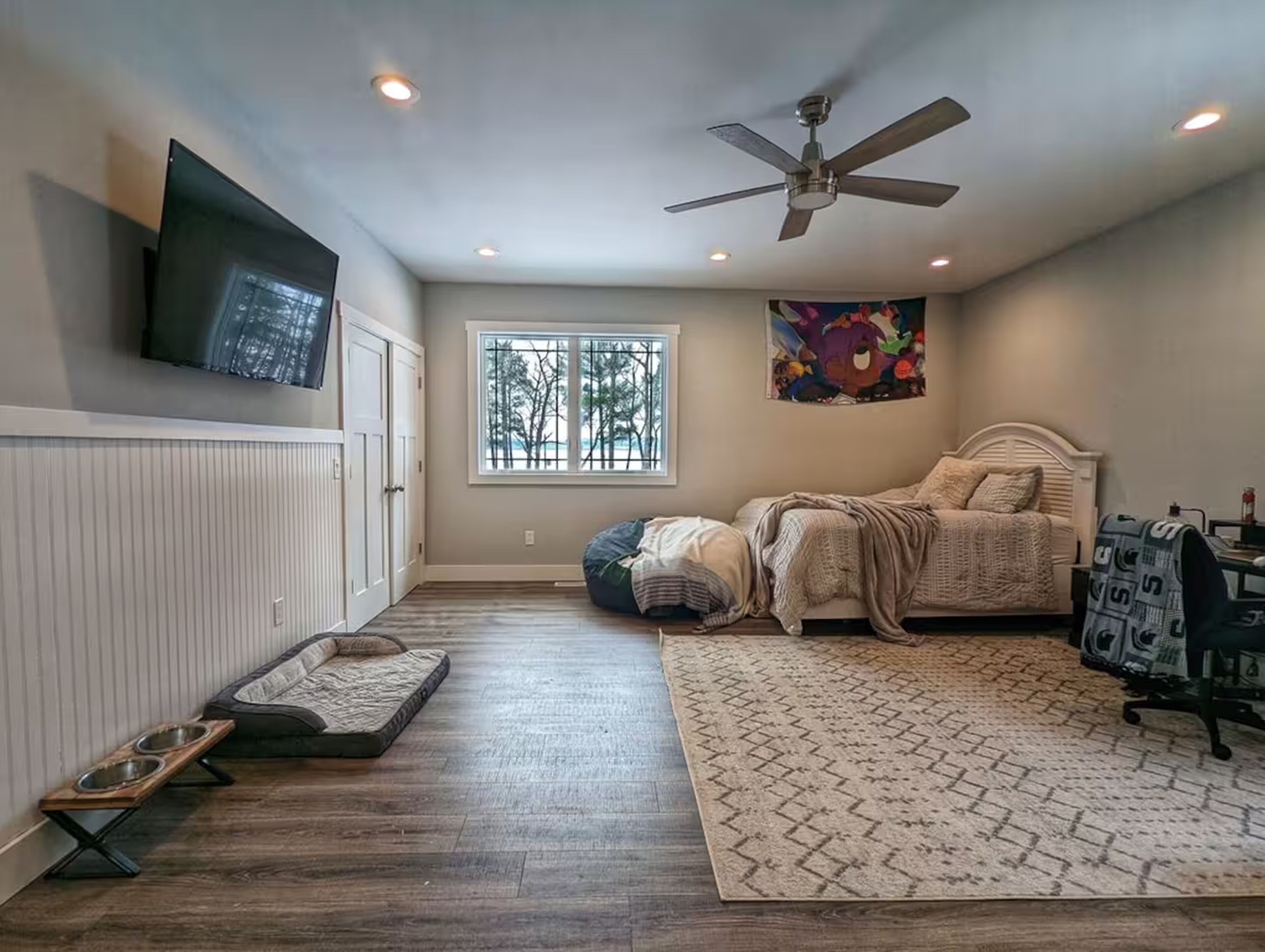 Big Glen Lake Estate · Beach House + Main Home · Hot Tub · Sleeps 14 - Glen Arbor, MI