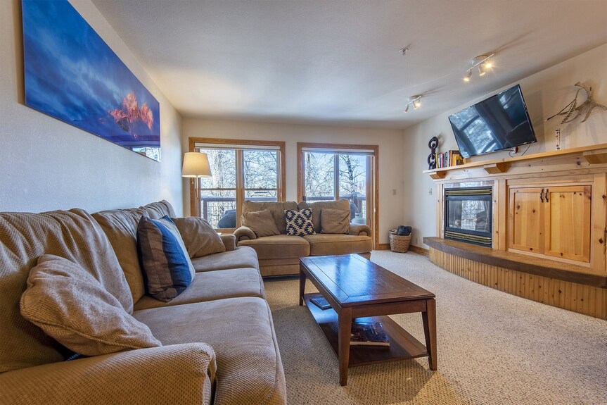 Recreation Headquarters! National Parks! Hot Tubs & Gym! On Teton Creek! Clean! - Teton County, WY