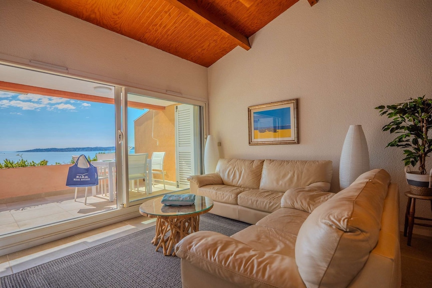 Appartement In Sainte-maxime Met Panoramisch Uitzicht Op Zee, Zwembad En Prive-toegang Tot Het... - Sainte-Maxime