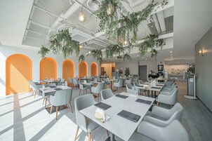 Café da manhã com buffet todos os dias mediante uma taxa