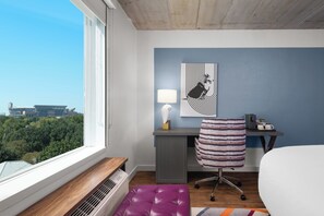 Quarto Premium, 2 camas queen-size (Kyle Field View) | Secretária, secretária adequada para computadores portáteis 