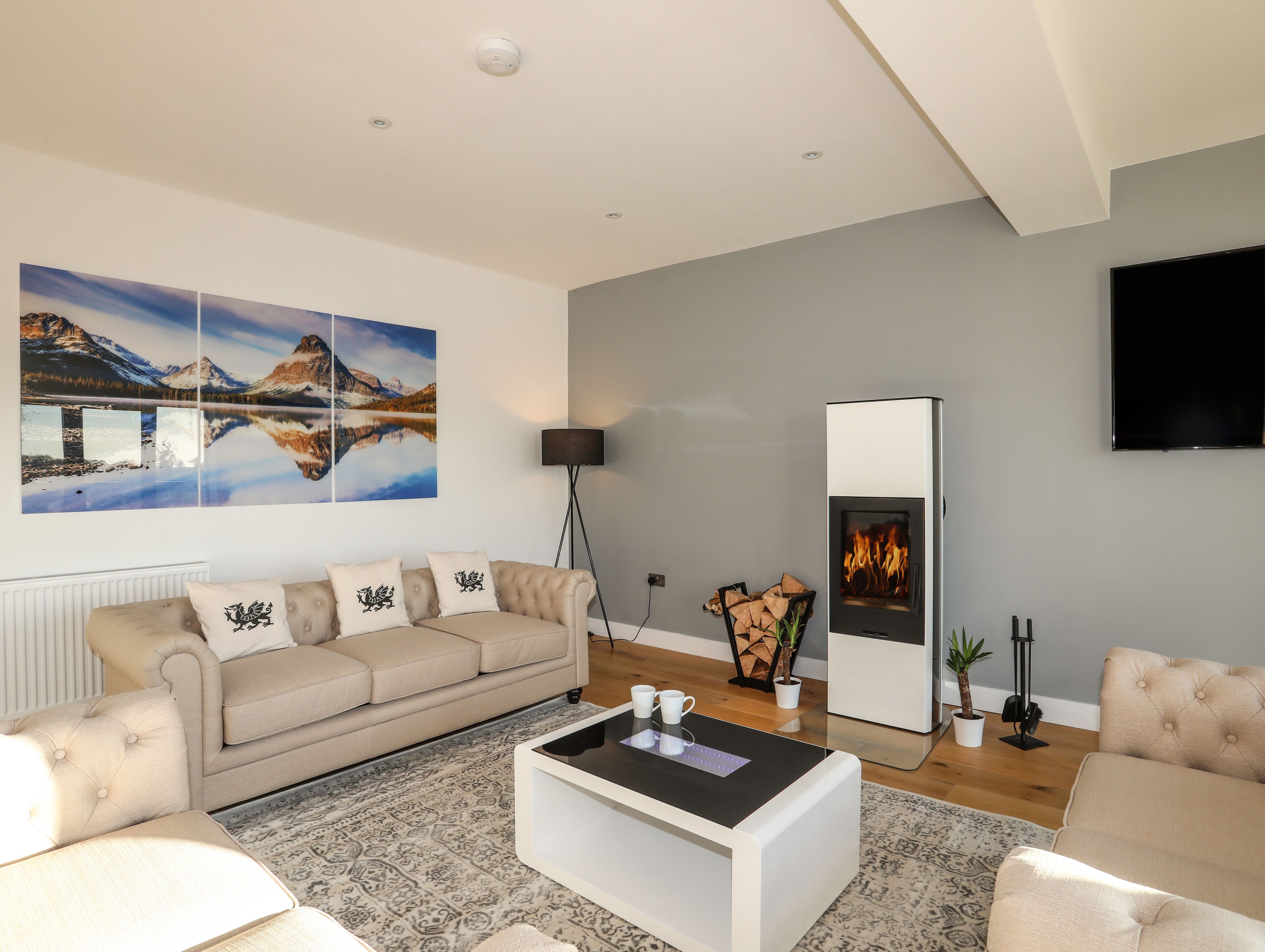Bryn Min Manton Penthouse, Pet Friendly, With Hot Tub In Caernarfon - Gwynedd