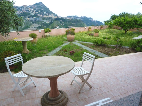 Homerez - Appartamento A 3 Km Dalla Spiaggia Per 4 Pers. Con Terrazza A Taormina - Letojanni
