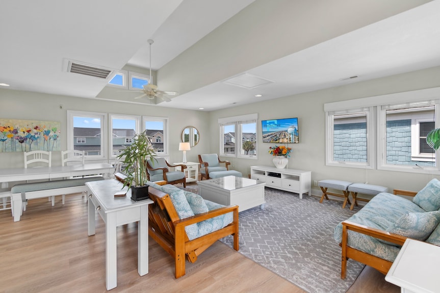 "Hotel California" - 2nd Row Home, 3 Bedrooms / 2.5 Bathrooms - Holden Beach, NC