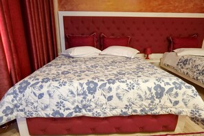 Quarto Triplo | Wi-fi grátis, roupa de cama fornecida 