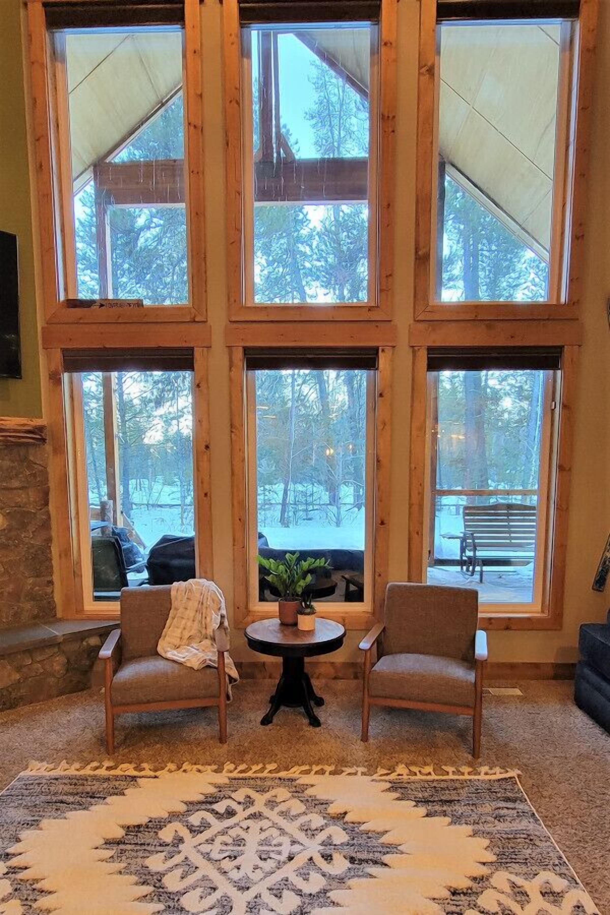 Mt. Leon Lodge      . - Donnelly, ID