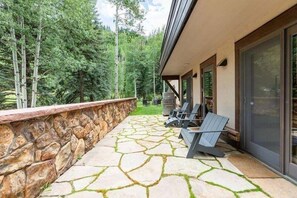 Condo, 4 quartos | Terraço/pátio