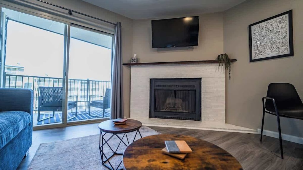 Treasure On The Comal! Downtown With Pool/hot Tub! - New Braunfels, TX