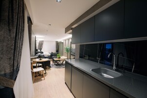 Estúdio conforto | Roupas de cama premium, frigobar, roupa de cama