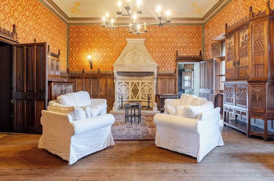 Romantic Italian Castle At The Foot Of The Alps, Cir Code 00126600003 - Ivrea