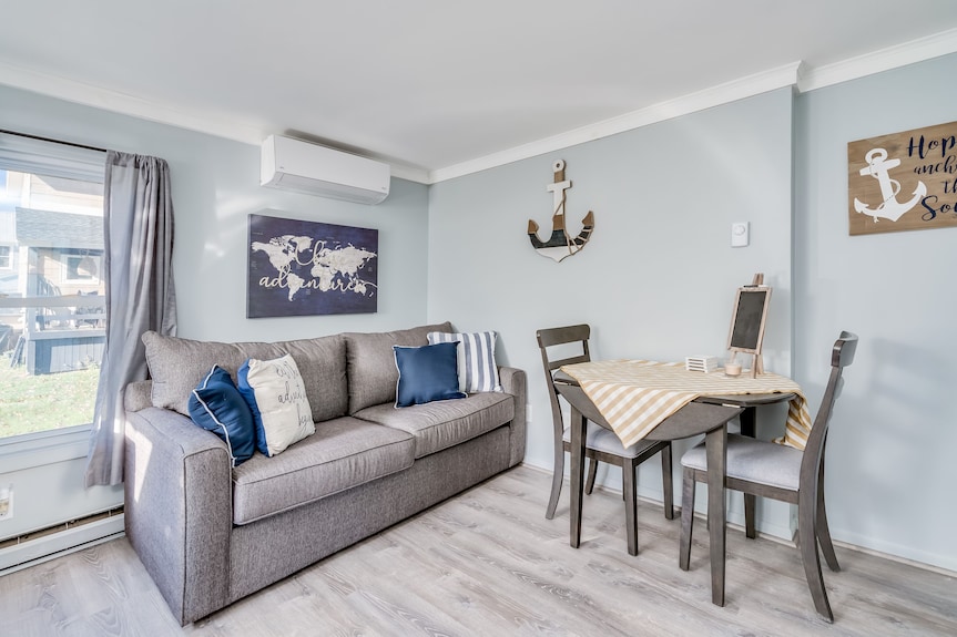 Cozy Clayton Village Apartment - Cedar Point State Park, Clayton