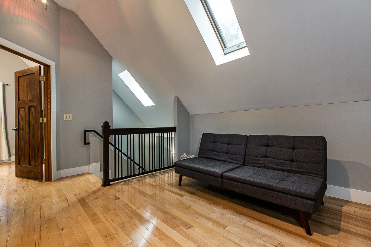 Modern Home In Historic Neighborhood With Lower Level Game Room By Loras College - Q Casino