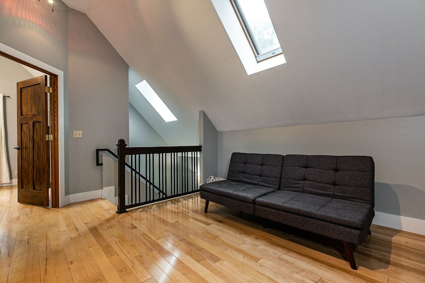 Modern Home In Historic Neighborhood With Lower Level Game Room By Loras College - Q Casino