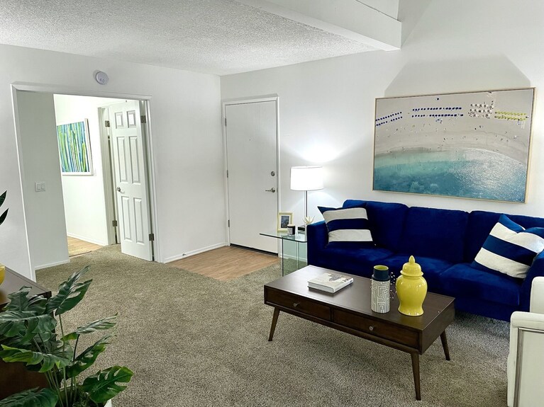 Quiet Modern Stay In Anaheim! Close To Disneyland And Knotts! - Anaheim, CA