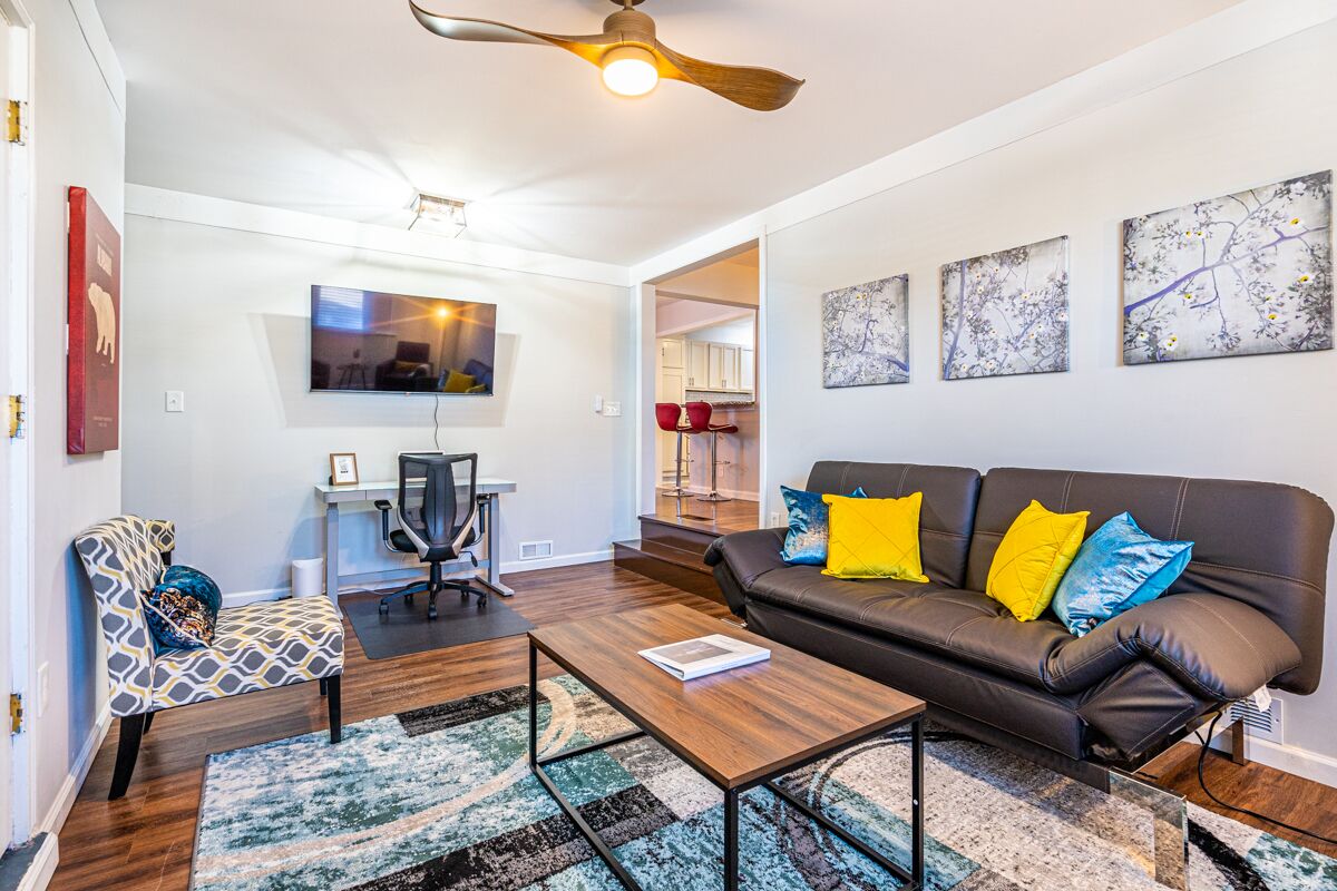 Fully Stocked And Spacious**2 Master Bdrms**location, Comfort, Luxury - Burritt on the Mountain