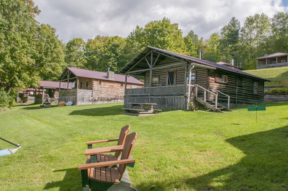 Mountain Lake Cottages - Willoughby State Forest, Sutton