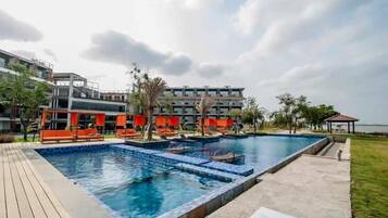 2 piscinas exteriores