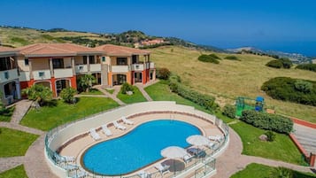 Piscina exterior sazonal