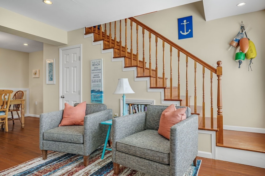 Shell Cottage | East Side Assateague Channel Views W/ Decks, Outdoor Shower, Boat Parking & Pets - Chincoteague, VA