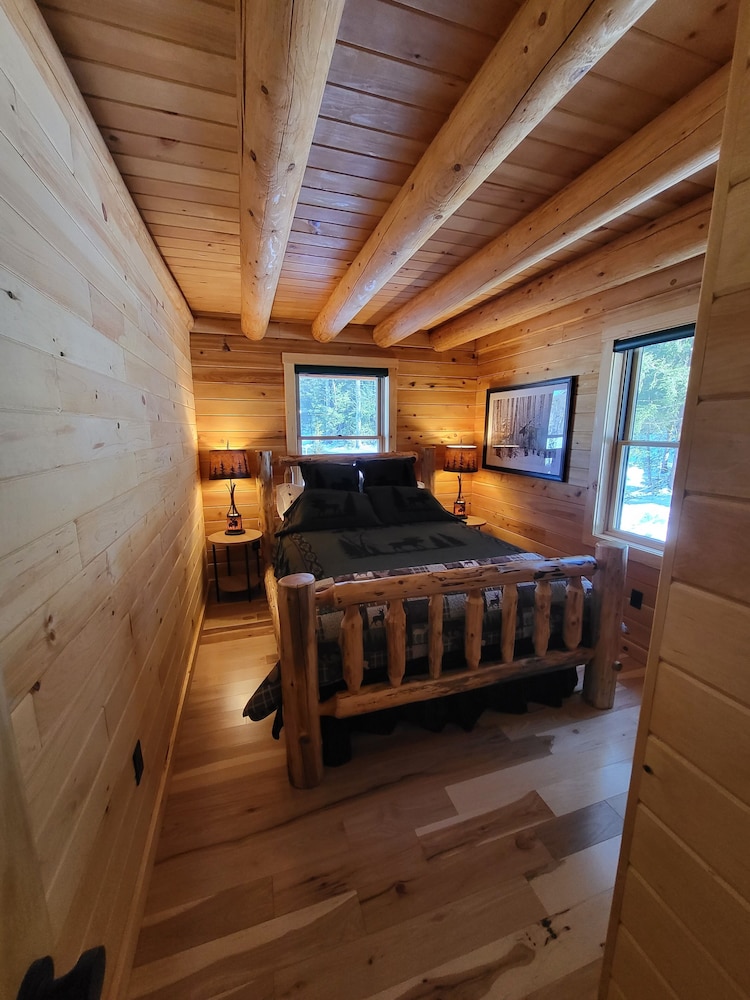 The New Damon Pond Log Cabin - Manchester, NH