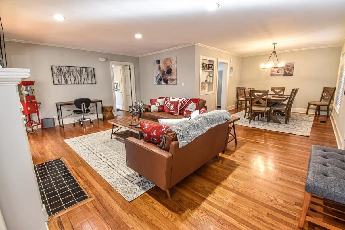Sweet Home Alabama | Dual Tvs, Foosball, Ping Pong, Sleeps 8+ - Tuscaloosa
