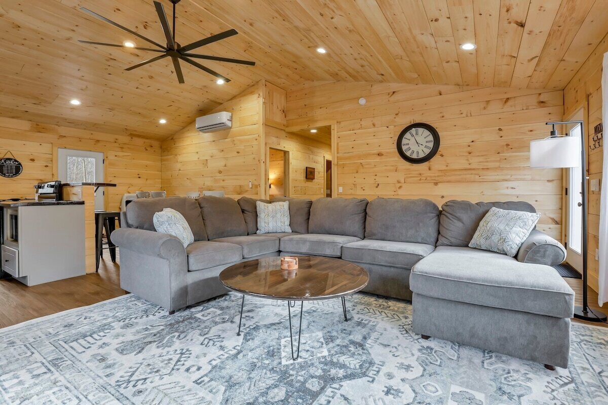 Deerberry Ridge (Hocking Hills Area) - Hocking County, OH