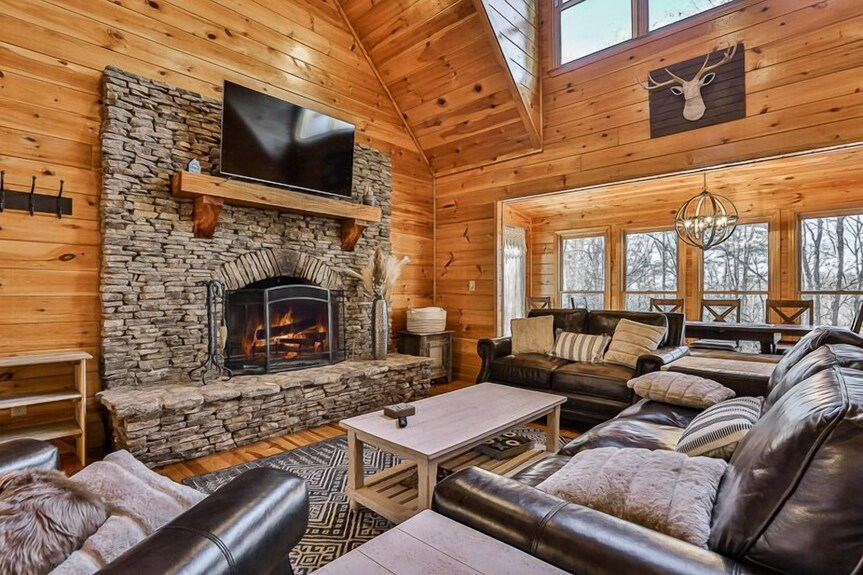4 Br+loft, Fireplace, Hot Tub & Game Rm - Ellijay, GA