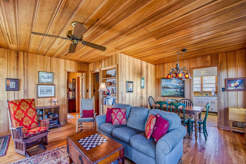 Beautiful & Convenient Home Close To Lake With Shared Pool, Wifi, & Central Ac - Lake Junaluska, NC