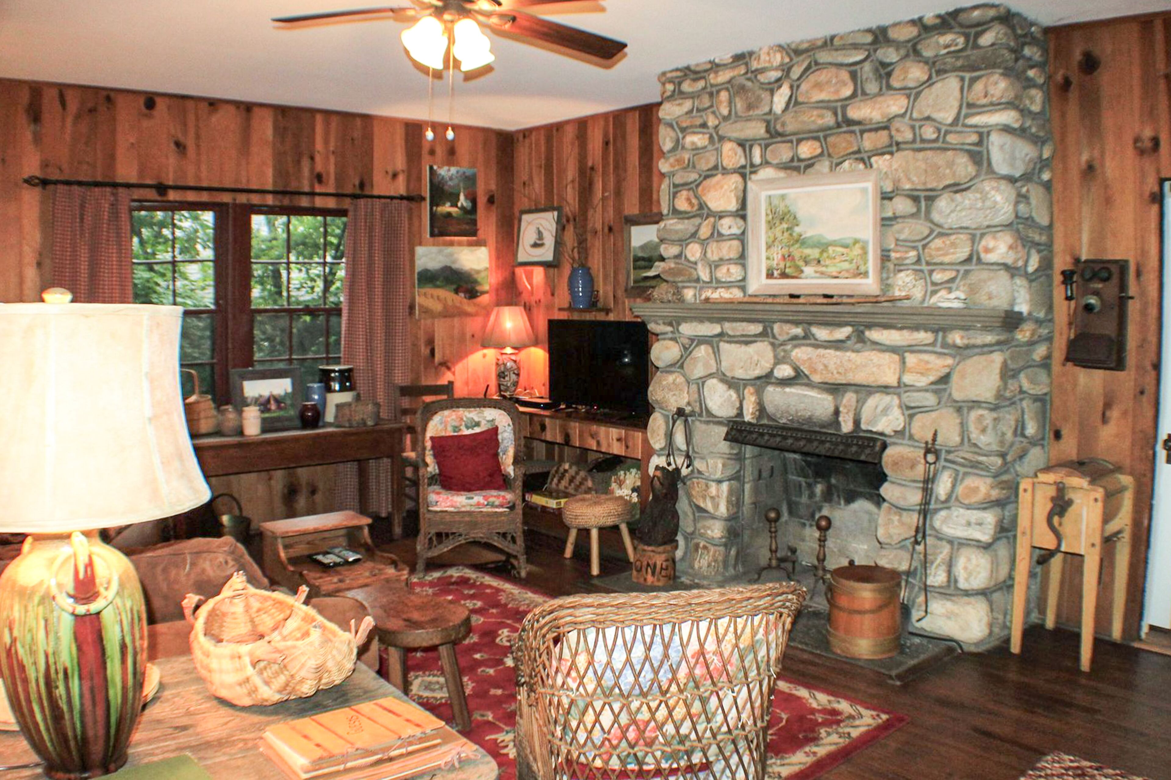 Delightful Lakefront Retreat W/ Shared Pool, Free Wifi, Lake Views & More - Waynesville, NC