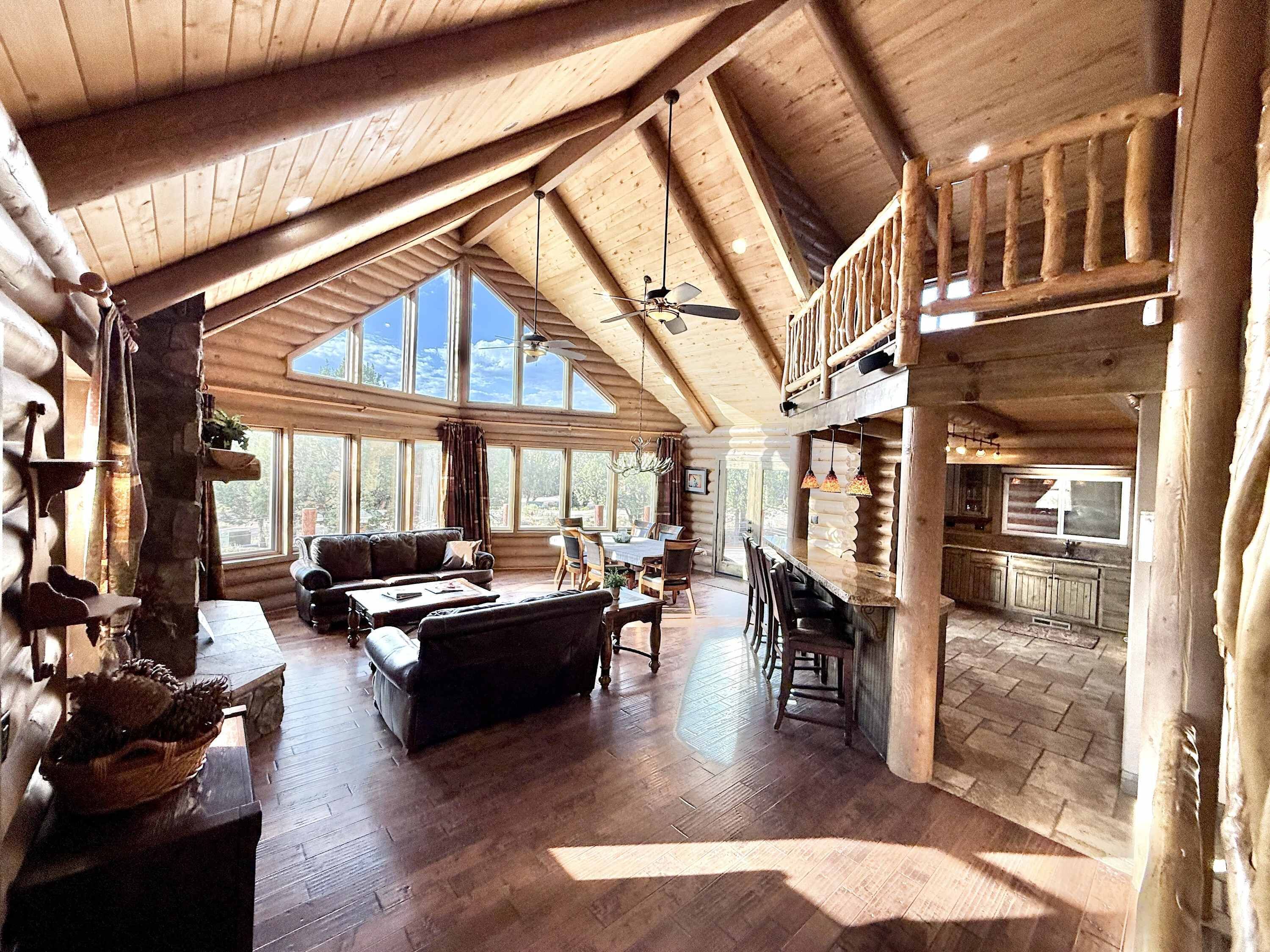 Near Zion National Park! Modern Cabin With Panaramic Views. Pet Friendly! - Orderville, UT