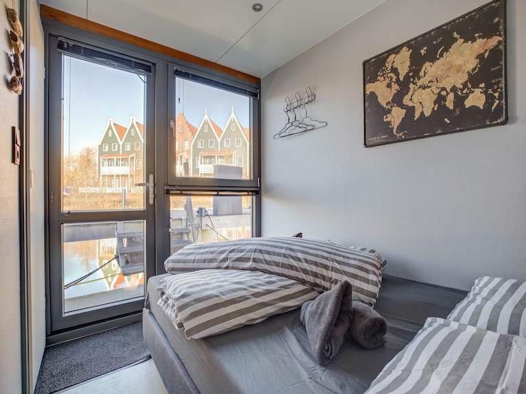 Woonboot In Volendam Bij Fort Edam - Purmerend