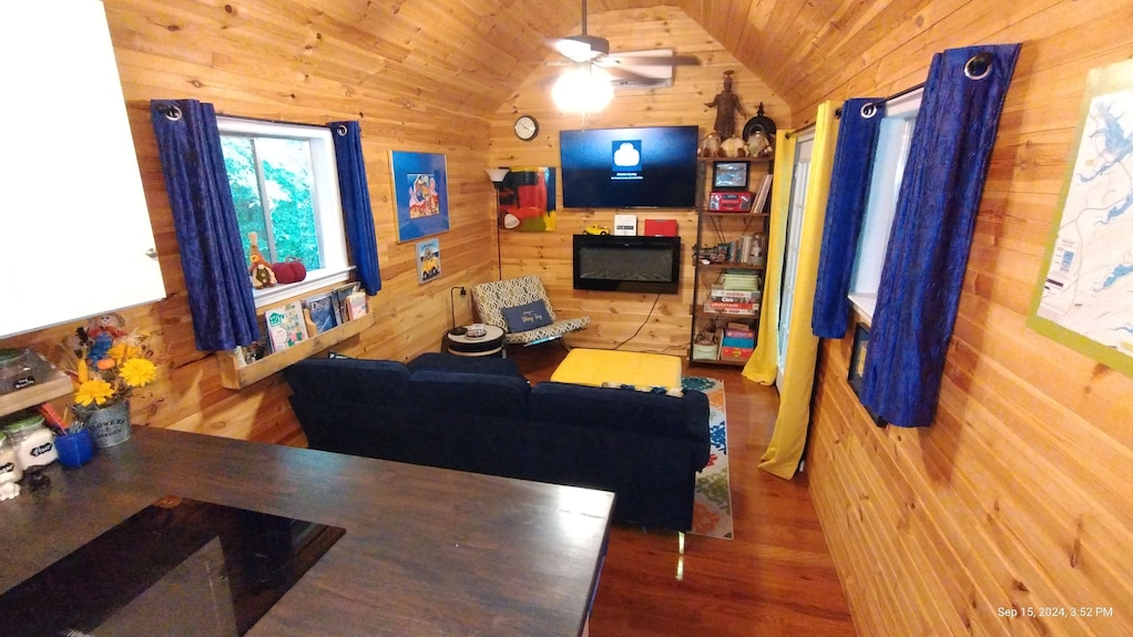 Shiny Tiny -Lake Neely Henry Access - Alabama